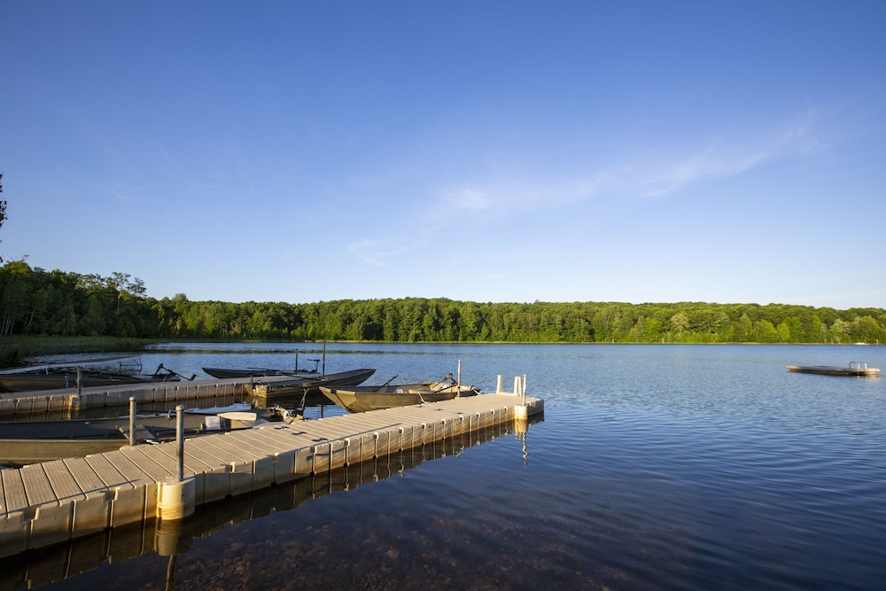 Rockwell Lake Lodge in Luther | Best Rates & Deals on Orbitz