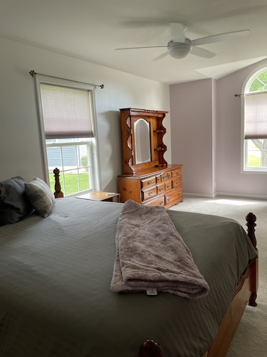 Cheerful 2 Bedroom Duplex - Castle Rock State Park, Oregon