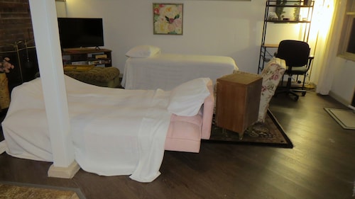 English Rose Cottage-1br, Kitchen, Pet & Family Friendly, Close To Many Amenites - Yakima, WA