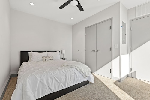 175 Lex - Walkable Downtown Lexington - Top Floor - Lexington, KY