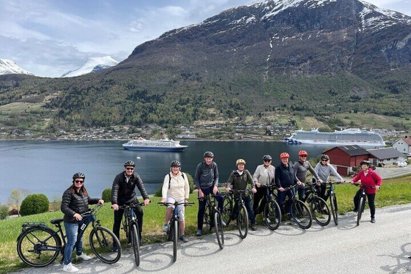 Guided E-Bike Tour in Olden
