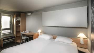 Quarto Twin Standard, 2 camas individuais | Secretária, cortinas/cortinados opacos, quartos insonorizados