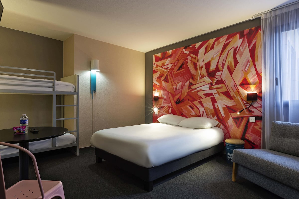 Quarto Familiar, 2 camas de casal | Roupa de alta qualidade, Wi-fi grátis, roupa de cama fornecida