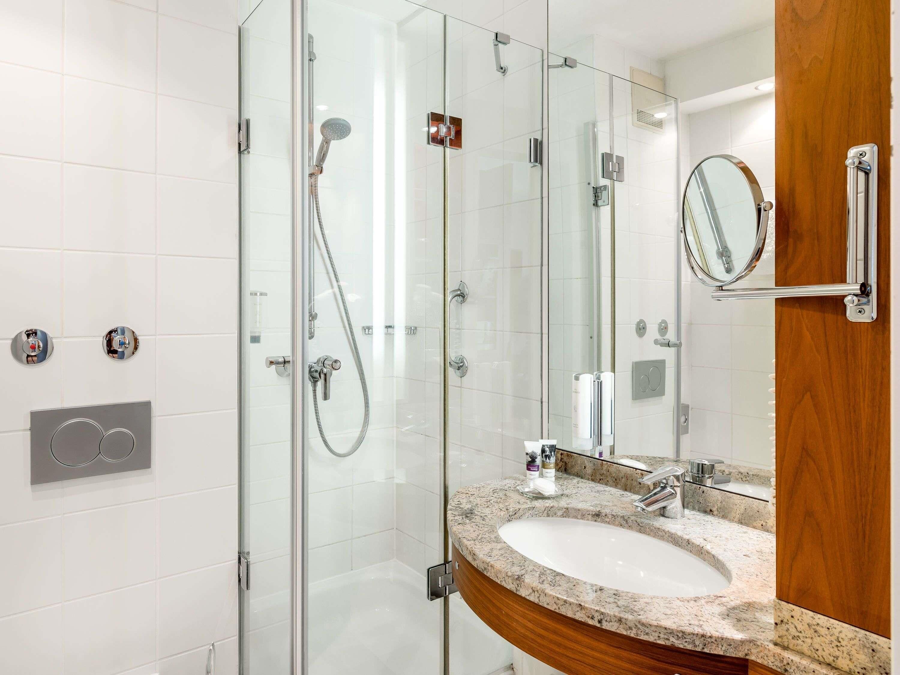 Suite Júnior, 1 cama de casal | Roupa de alta qualidade, cofre no quarto, secretária 