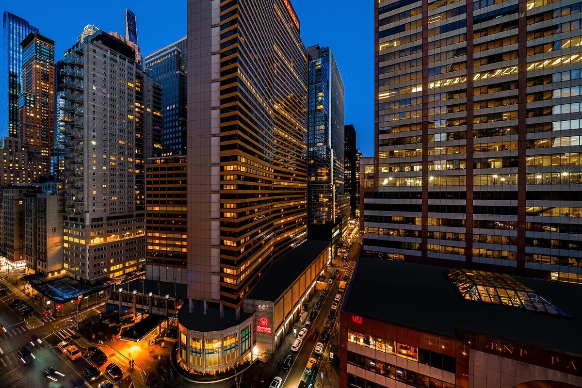 Sheraton New York Times Square Hotel Reviews, Deals & Photos 2026 - Expedia