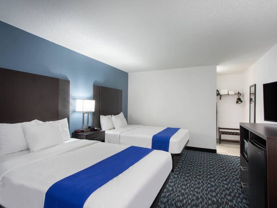 Quarto Standard, 2 camas de casal, não fumadores | Secretária, secretária adequada para computadores portáteis