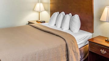 Quarto standard, 1 cama Queen, para não fumantes | Ferros/tábuas de passar roupa, Wi-Fi de cortesia, roupa de cama