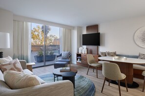 Piscina exterior, da(s) 7:00 à(s) 22:00, toldos (sobretaxa) 