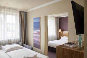 Quarto família, 1 cama de casal, geladeira (with Sofabed) | Roupas de cama antialérgicas, frigobar, cofres nos quartos, escrivaninha