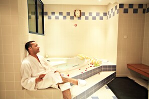 Sauna, banheira de hidromassagem, banho turco, tratamentos corporais 