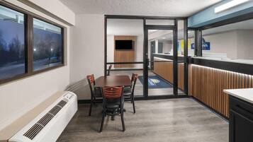 Pequeno-almoço takeaway diário incluído