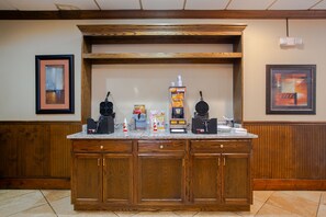 Café da manhã completo grátis nos fins de semana