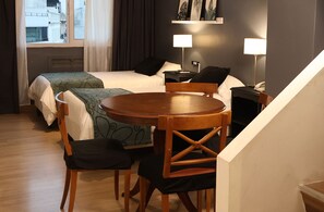 Apartamento Familiar | 1 quarto, edredões de penas, cofre no quarto 