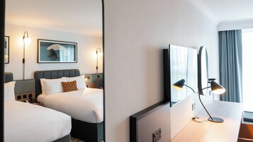 Quarto Standard, 2 camas de casal | Roupa hipoalergénica, cofre no quarto, secretária 