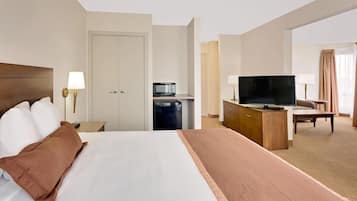 Suite-Estúdio, 1 cama king-size, não fumadores, cozinha | Cofre no quarto, secretária, cortinas/cortinados opacos