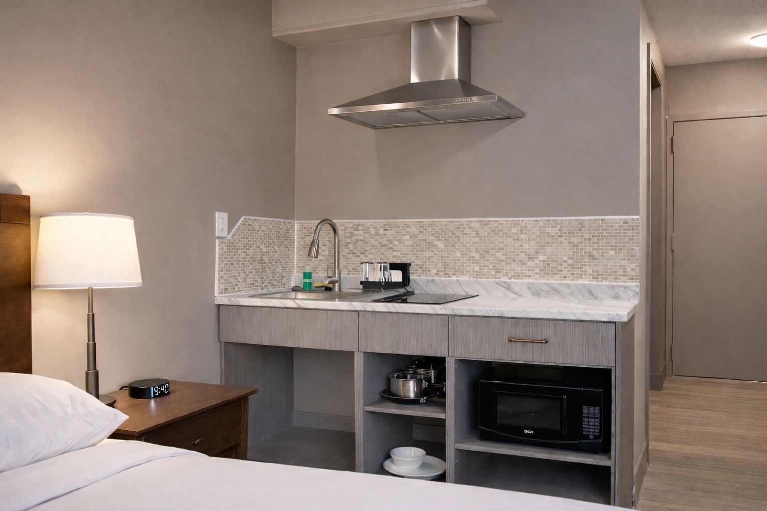 Quarto, 1 cama queen-size, não fumadores, cozinha | Cofre no quarto, secretária, cortinas/cortinados opacos 