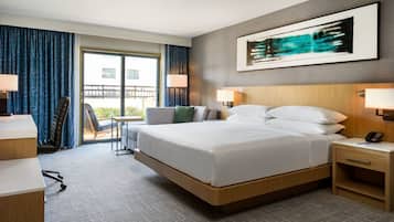 Quarto Club, 1 cama king-size, não fumadores, pátio | Roupa de alta qualidade, camas de colchão pillowtop, secretária