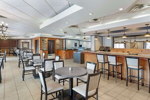 Café da manhã com buffet grátis todos os dias