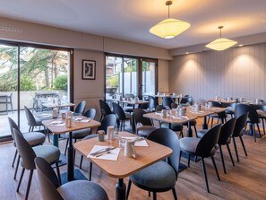 Café da manhã continental todos os dias (EUR 19.50 por pessoa) 