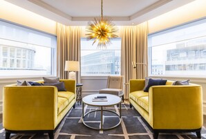 Suite (The Abel) | Minibar, cofre no quarto, com decoração personalizada, secretária 