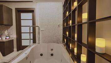 Banheira de hidromassagem interior