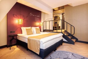 Quarto Comfort, 1 cama queen-size | 1 quarto, cofre com capacidade para portátil, secretária 