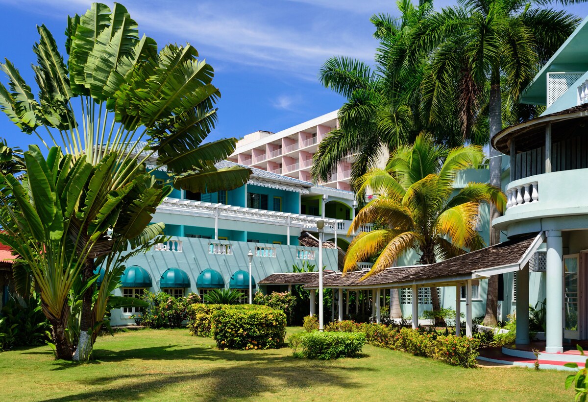 Doctors Cave Beach Hotel Reviews, Deals & Photos 2023 - Expedia