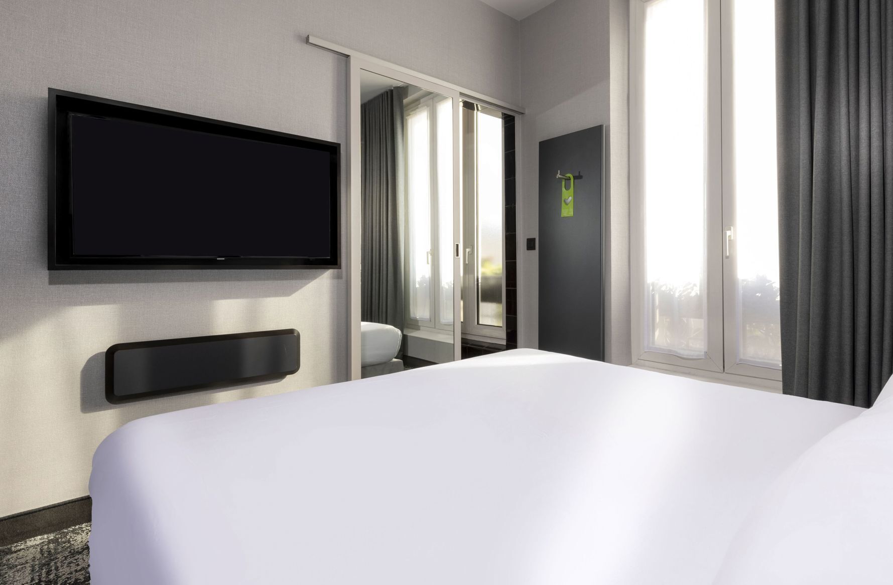Secretária, cortinas/cortinados opacos, quartos insonorizados 