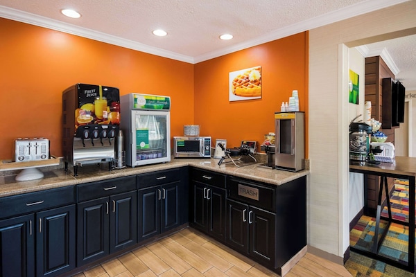 Pequeno-almoço tipo buffet diário incluído