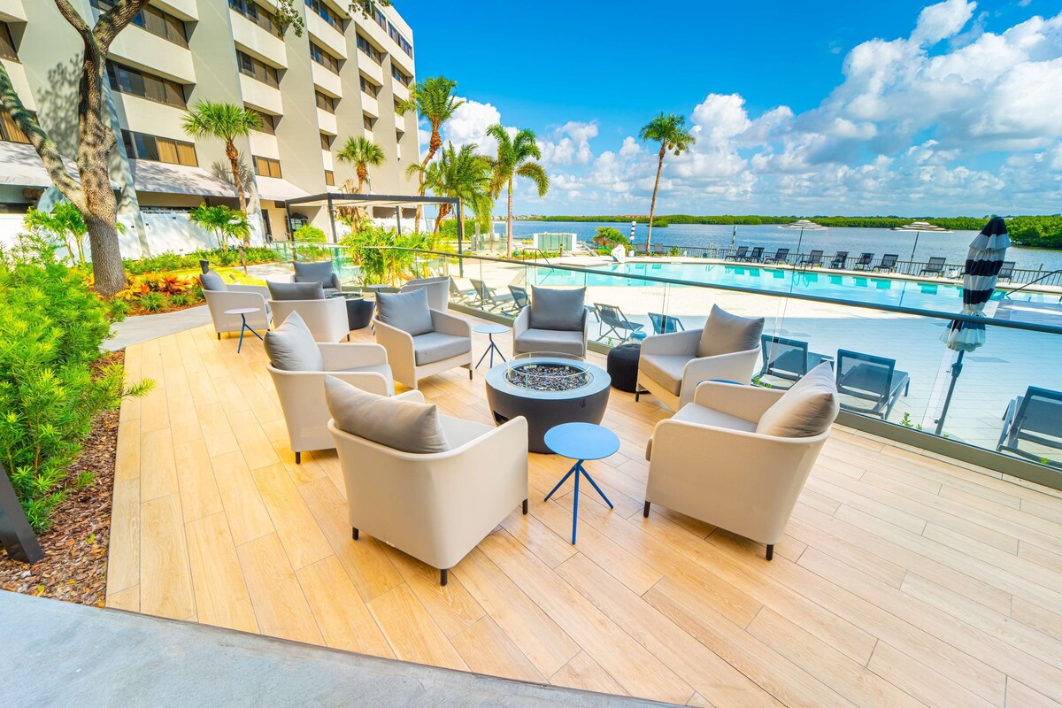 DoubleTree by Hilton Tampa Rocky Point Waterfront Reviews, Deals ...