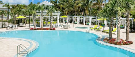 Piscina exterior, da(s) 6:00 à(s) 22:00, toldos (sobretaxa)