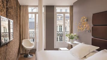 Camas de colchão Tempur-Pedic, cofre no quarto, secretária