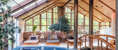 Sauna seca, banheira de hidromassagem, tratamentos corporais