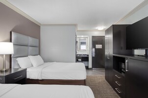 Quarto standard, 2 camas de casal, para não fumantes, geladeira e micro-ondas | Roupas de cama premium, escrivaninha, espaço de trabalho para notebook