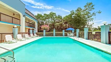 Piscina externa sazonal