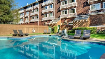 Piscina exterior sazonal