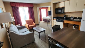 Suite Standard, 1 cama de casal e sofá-cama, não fumadores (Mobility Accessible) | 1 quarto, cofre no quarto, secretária, cortinas/cortinados opacos