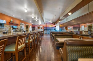 Pequenos-almoços, almoços e jantares servidos 