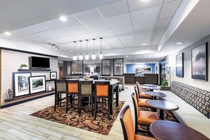 Pequeno-almoço tipo buffet diário incluído 