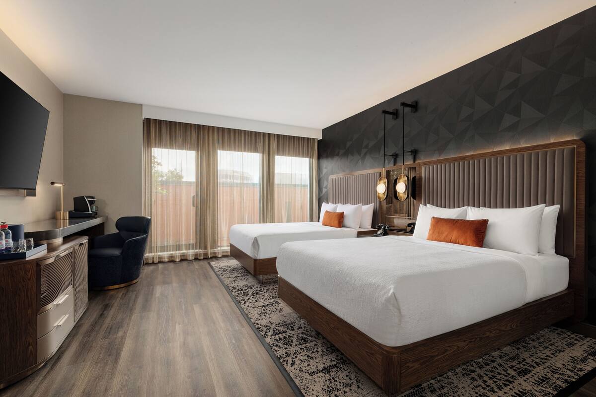 Quarto, várias camas, terraço | Roupa de alta qualidade, camas de colchão pillowtop, cofre no quarto 