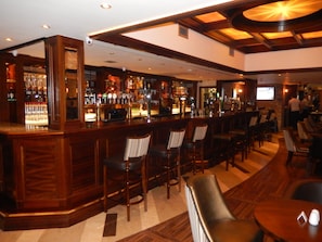 2 bares/lounges 