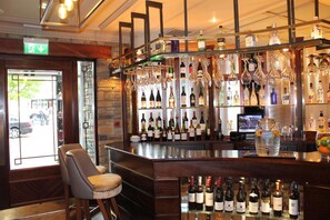 2 bares/lounges