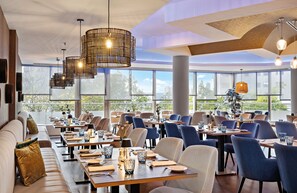 Pequenos-almoços, almoços e jantares servidos