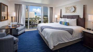 Tropical View with Balcony 1 King Bed | Vista do quarto