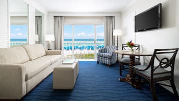 Gulf Front View Villa with Balcony 2 Double Beds | Camas de colchão pillowtop, cofre no quarto, secretária