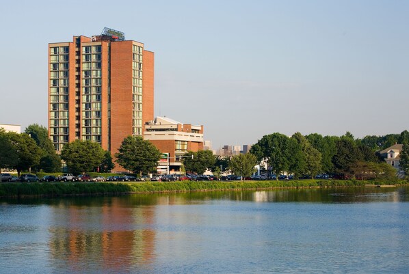 Book Courtyard by Marriott Boston-Cambridge in Cambridge | Hotels.com