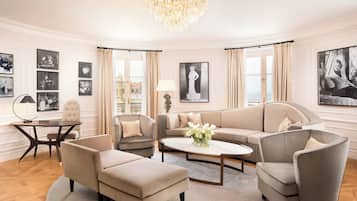 Suite, 1 quarto, não fumadores, vista para o rio (Bette Davis Suite) | Roupa de alta qualidade, edredões de penas, camas de colchão pillowtop