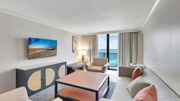 King Suite Balcony Oceanfront | Lençóis italianos Frette, roupas de cama premium, edredons de pluma