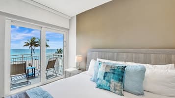 Quarto Premium, 1 cama king-size, junto ao mar | Roupa de alta qualidade, cofre com capacidade para portátil, secretária