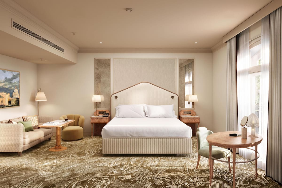 Quarto executivo, 1 cama King (Refurbished) | Roupas de cama premium, cofres nos quartos, escrivaninha